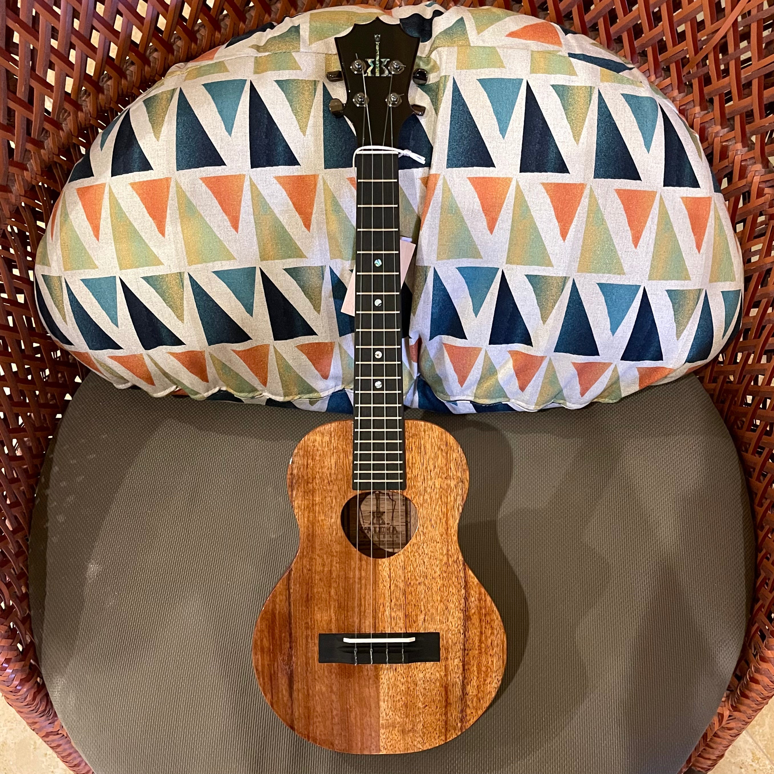 KoAloha KTM-S00 Tenor Ukulele Slimline #2411042 – Ukulele Puapua