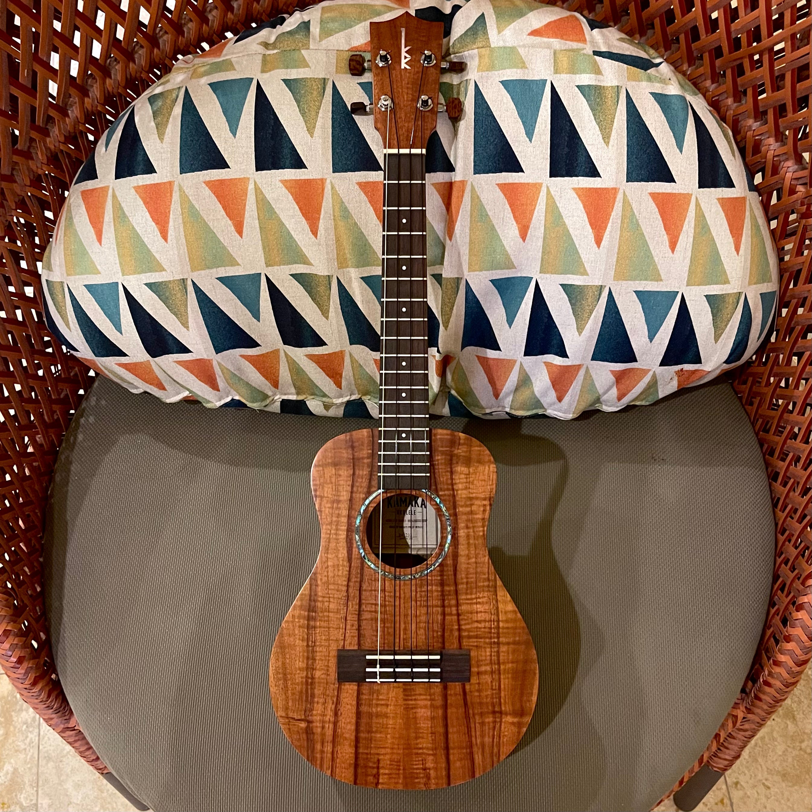 Kamaka HB-3+ Semi-Custom Tenor Bell-Shape Ukulele #241232 – Ukulele Puapua